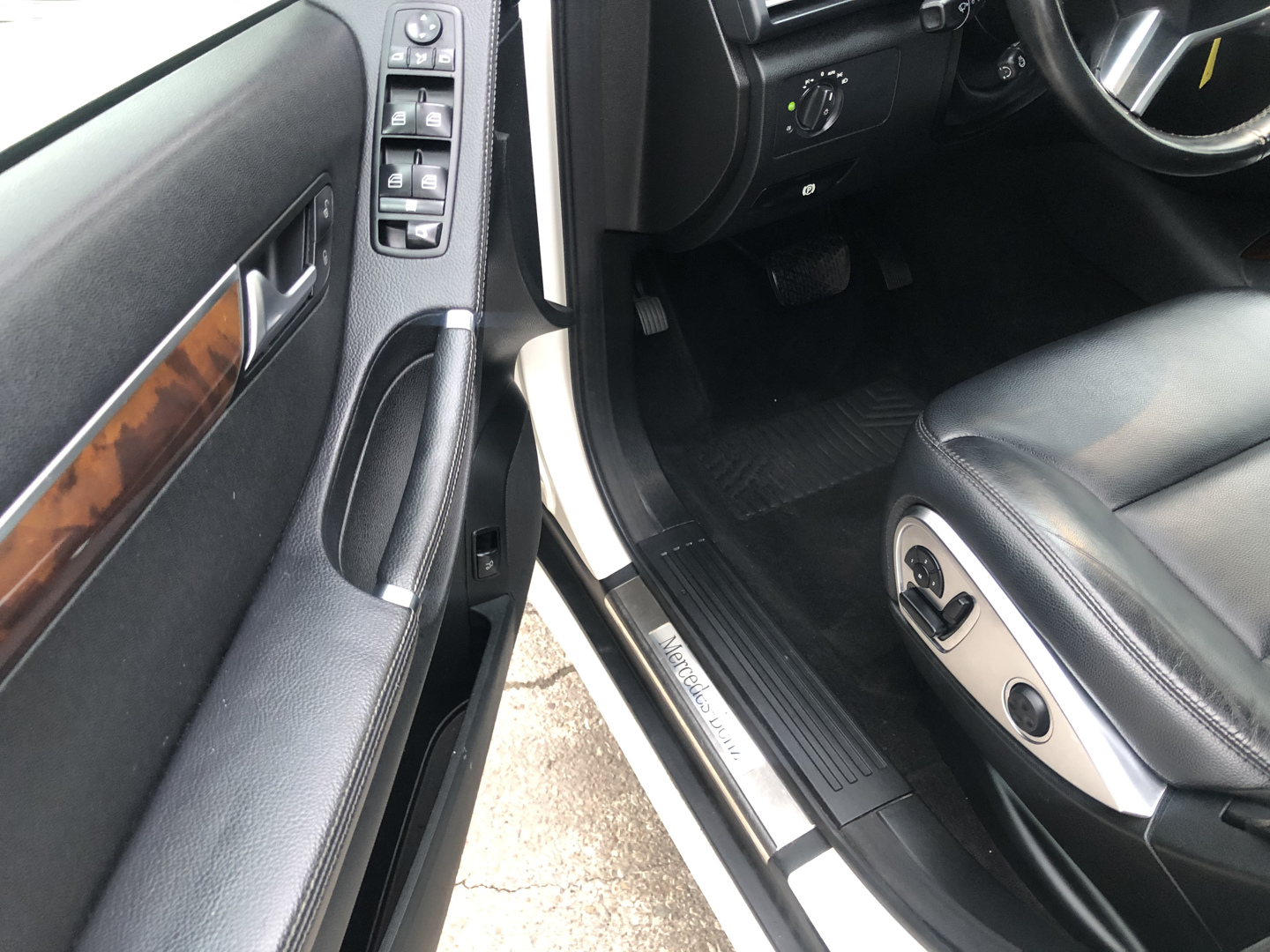 2011 Mercedes-Benz R-Class R350 BlueTEC w/ 3rd Row - Karmann Fine Cars