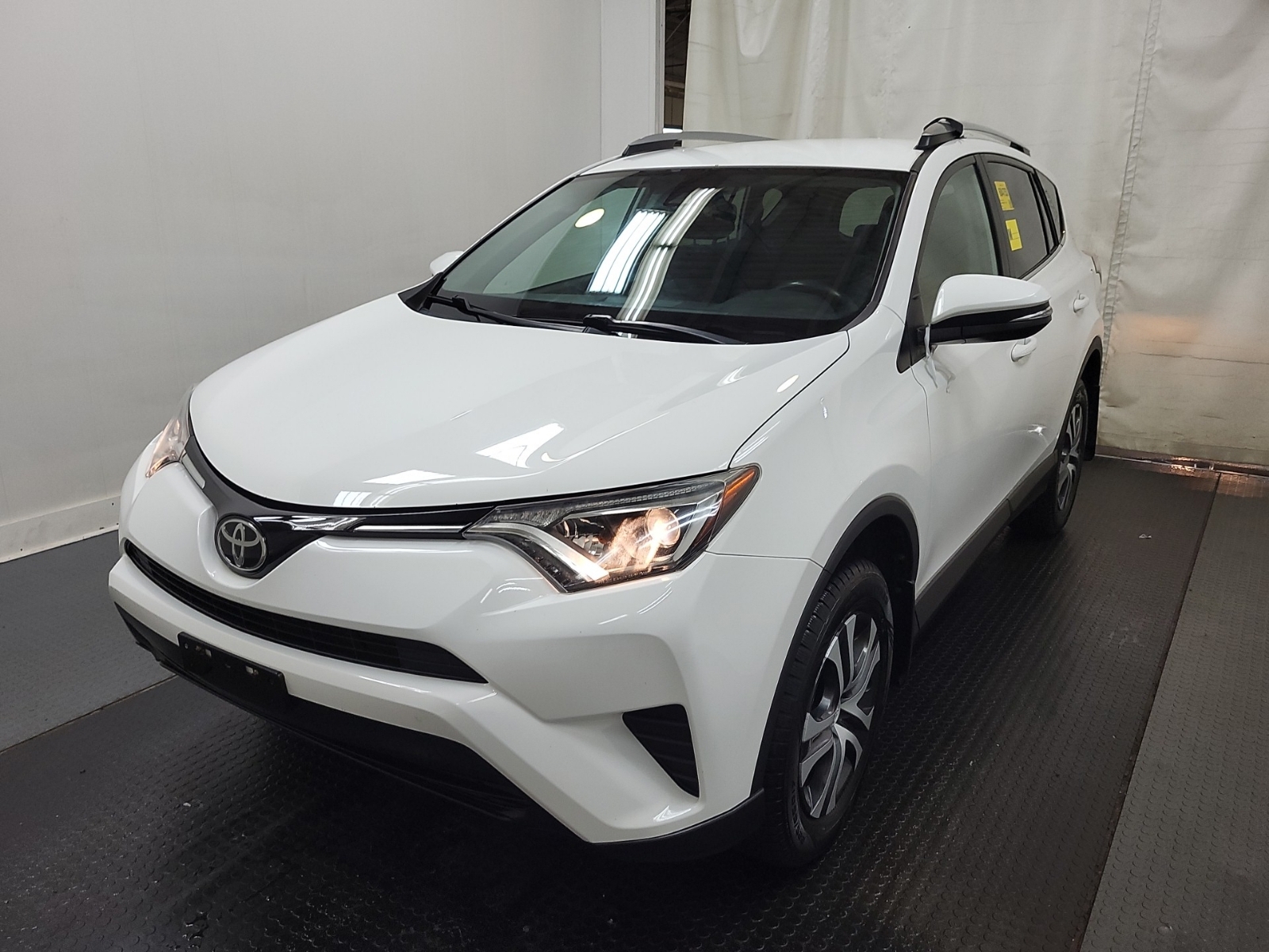 2017 Toyota RAV4 Pearl White LE/Reverse Camera/Lane Departure ...